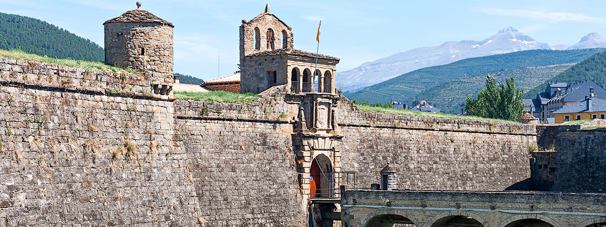 Sleep in Jaca - Fascinating Spain