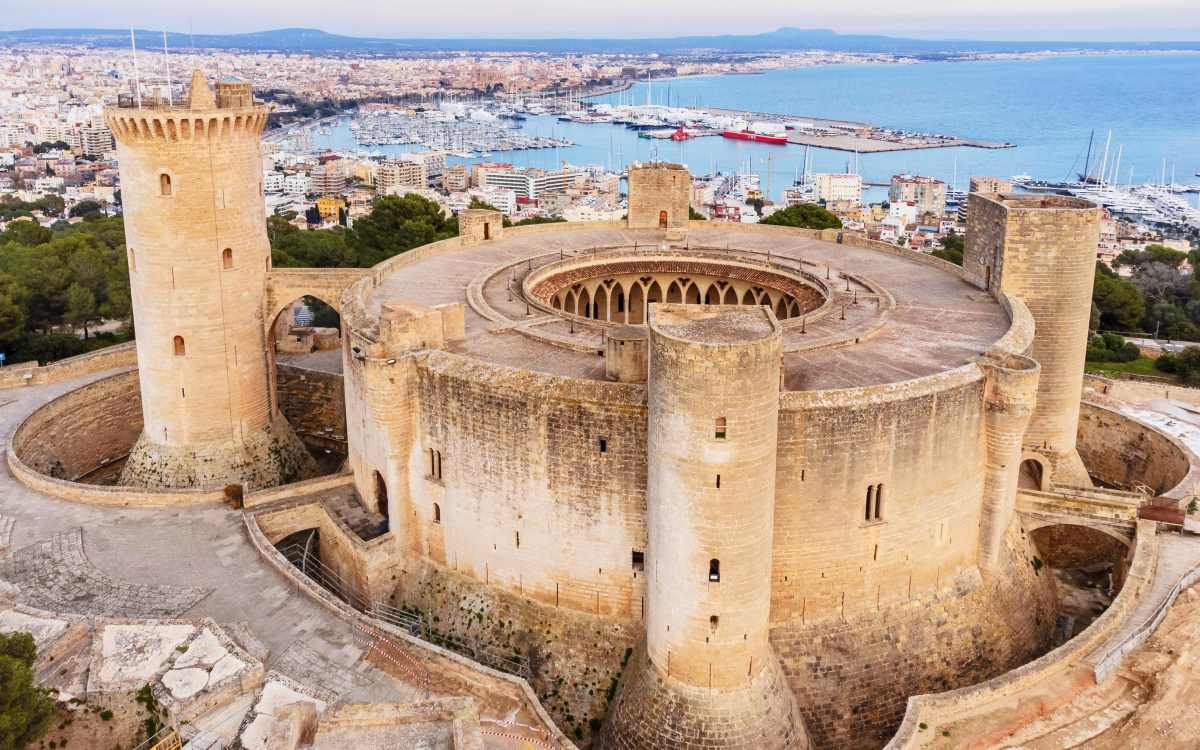 The most beautiful coastal castles in Spain